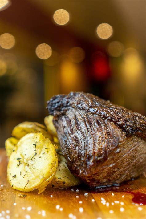 갈색과 검은 색 구운 고기 사진 Unsplash의 무료 음식 이미지