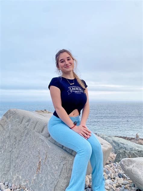 Cant Hide Them R 2busty2hide