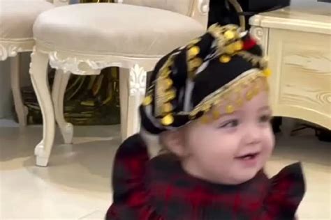 آواز شاد؛ دختر فسقل قد داره لباس کوردی پوشیده چه رقصی میکنه قند تو دلت