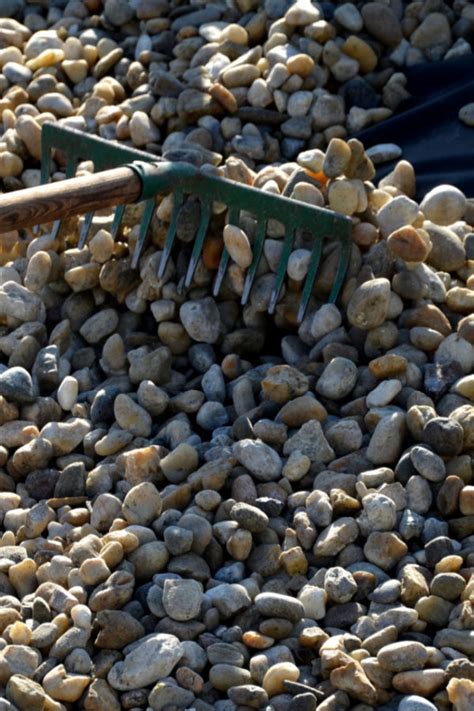 How To Use Stone As A Mulch Where To Use It Where Not To
