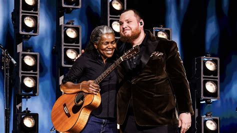 Tracy Chapman Singing Fast Car With Luke Combs At The Grammys Is Getting Attention For All The