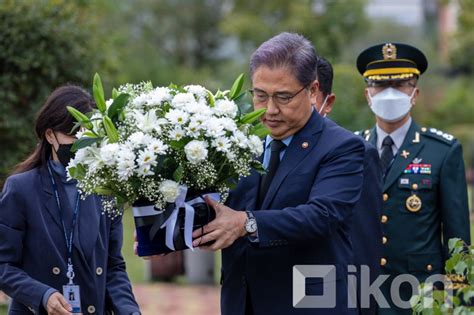 ФОТО БНСУ ын Гадаад хэргийн сайд Зайсан дахь И Тэ Жүн эмчийн дурсгалын цэцэрлэгт хүрээлэнд