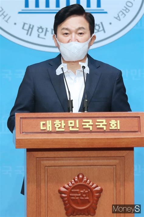 머니s포토 국회 소통관 브리핑룸에 선 野 잠룡 원희룡 머니s