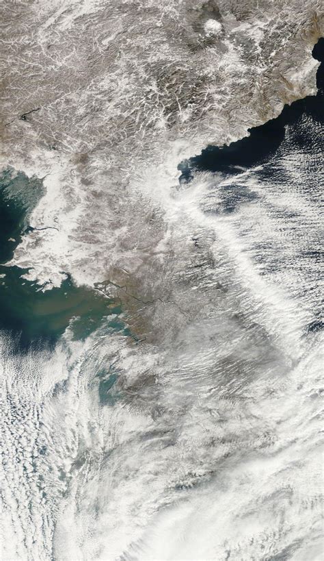 Nasa 지구관측위성이 촬영한 오늘자 눈덮인 한반도 위성사진  Mlbpark