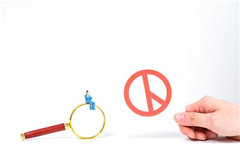 선거를 하기 위해 투표 용지를 잡은 손 유토이미지 상세페이지 베이직샵 사진 21945297