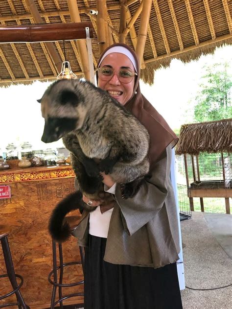 6 Potret Terbaru Devi Permatasari Awet Muda Di Usia 46 Tahun Hot