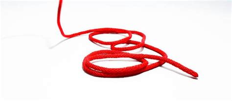 Красная веревка похожая на змею