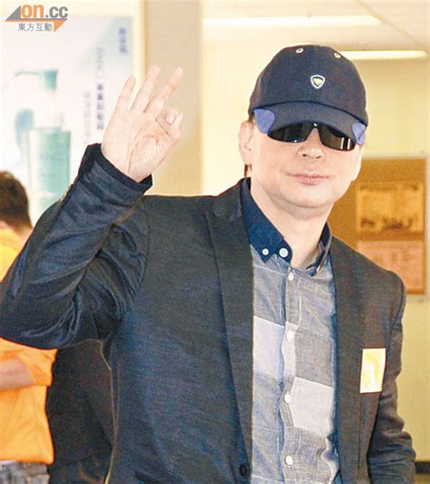 楊思琦孖囡囡 出騷留紀念 東方日報