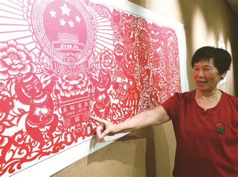 鹿城少年为70年大庆献礼剪纸大山谷图库