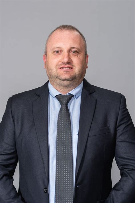 Секретар на община Земен