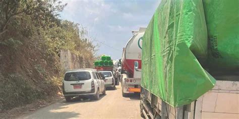 ဝိုင်းမော် ဗလမင်းထင်တံတား စစ်ဆေးရေးဂိတ် ပစ်ခတ်ခံရ၊ ရွှေဘို မြစ်ကြီးနား ကားလမ်းတွင် ကားစီးရေ ထောင