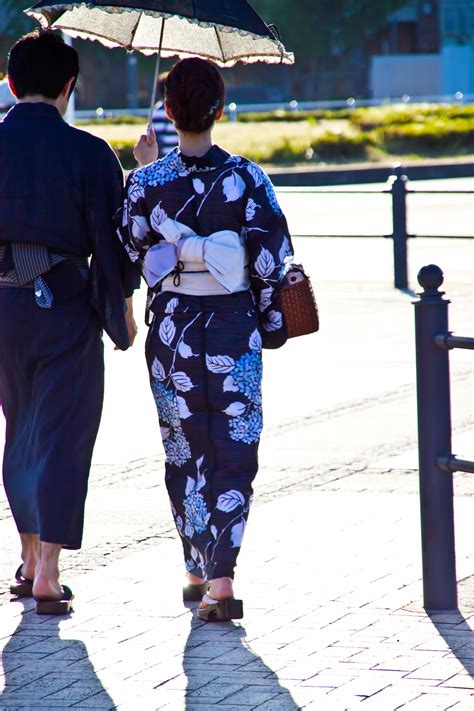 浴衣を着た恋人の写真素材 ぱくたそ