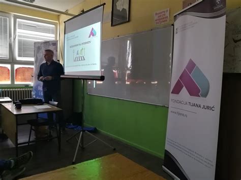 Безбедност деце на интернету Сејачи среће