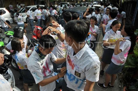 Aksi Corat Coret Sma Bali Antara Foto