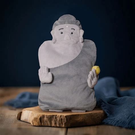 내가 물욕이 그렇게 많은 사람이 아닌데 경주박물관 지금 나한테 무슨짓을 하는거야 약사여래 찜질핫팩 이거 보고 어떻게 안삼 얼탱 터져 안에 넣는 물주머니까지 세트에