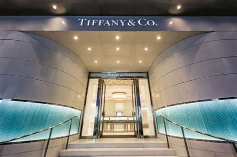 Tiffany And Co Opens New Store Times Square Hong Kong Tiffany Store Store Windows Facade