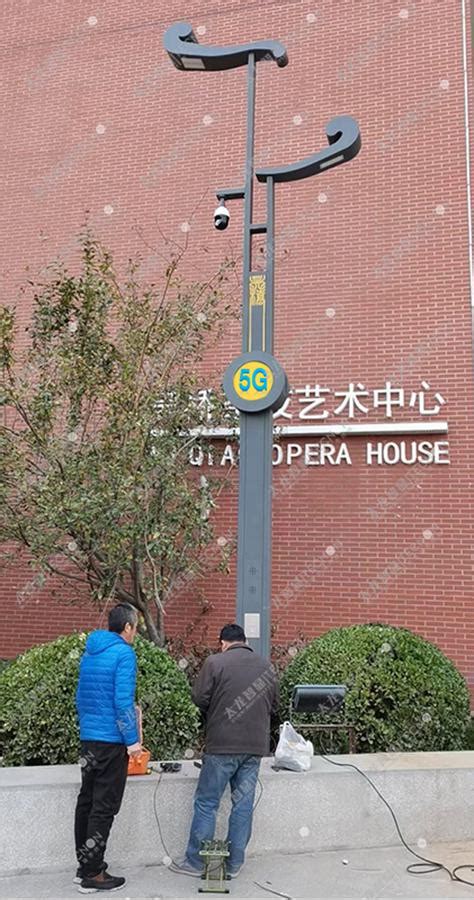 智慧路灯项目落成，led灯杆屏变身某艺术中心新亮点