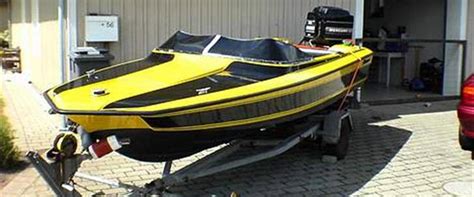 Fletcher Arrow 1990 Båden Er Forstærket I Bagende