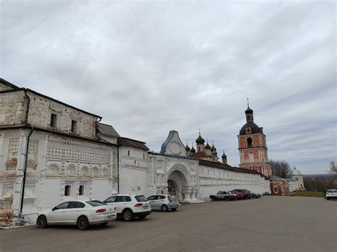 Горицкий монастырь уже и не монастырь а музей заповедник с действующим храмом и душевной