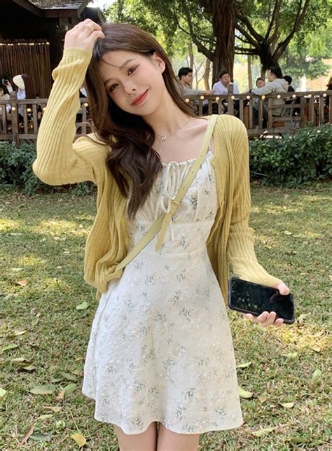 에이퍼플 여름 플라워 무늬 슬림핏 A라인 라운드넥 민소매 끈나시 원피스 And 긴소매 루즈핏 골지 무늬 가디건 러블리데이트룩데일리룩벚꽃룩일상룩나들이룩