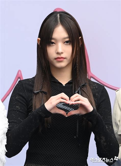 뉴진스 해린 하트 하는 냥이[엑s Hd포토]