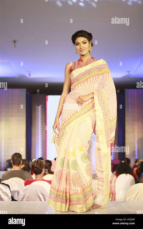 Dhaka Bangladesh 3rd Apr 2017 Bangladeshi Model Displays Cloths