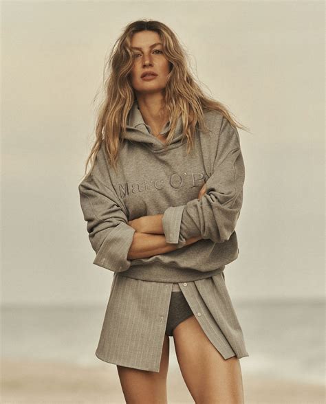 Pin De Karine Ribeiro Em Gisele Bündchen Em 2025 Poses De Modelagem