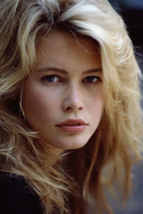 Claudia Wearing Big Gold Hoops Claudia Schiffer Photo 19839837 Fanpop