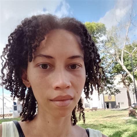 Larissas Looking Youtube