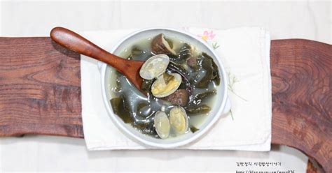 해장국으로도 좋은 바지락미역국