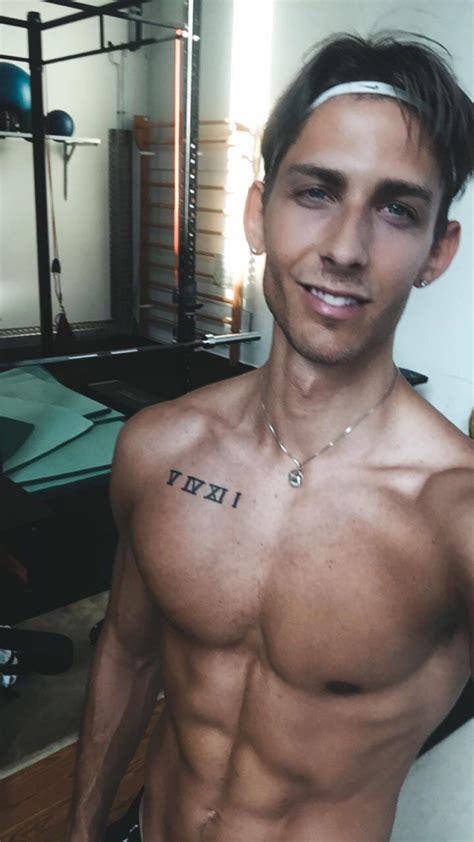 Need A Bro To Workout And Shower With Scrolller