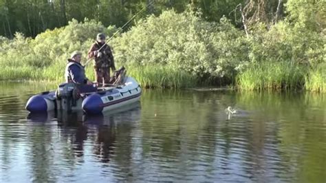 Бешеный клев рыбы с лодки на старице ПЯКУПУРА НА ТАКОЙ РЫБАЛКЕ Я ЕЩЕ НЕ БЫЛ СИБИРЬ РЫБАЛКА