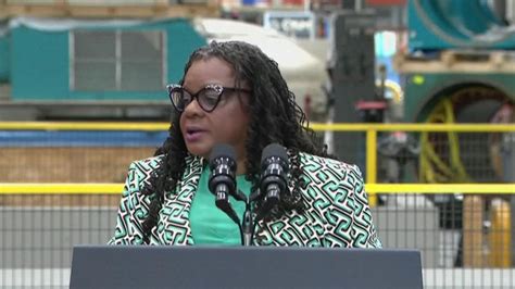 I Think I Messed Up Moment Us Representative Gwen Moore Mistakenly