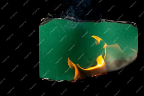 불타는 종이 배경 정물화 무료 사진