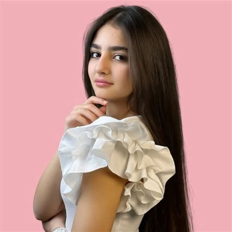 Jana Alhafar Jana Alhafar Threads Say More