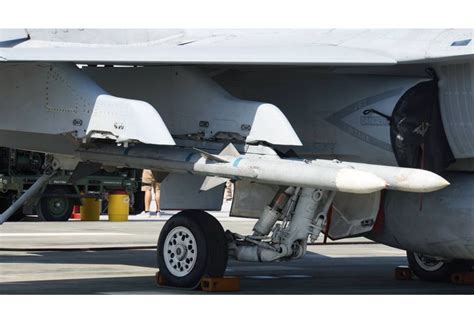 Пентагонът отпусна близо 1 2 млрд за производство на ракети Amraam включително и за България