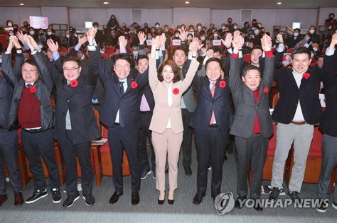 신년인사회 기념촬영하는 김기현·장제원·배현진 연합뉴스