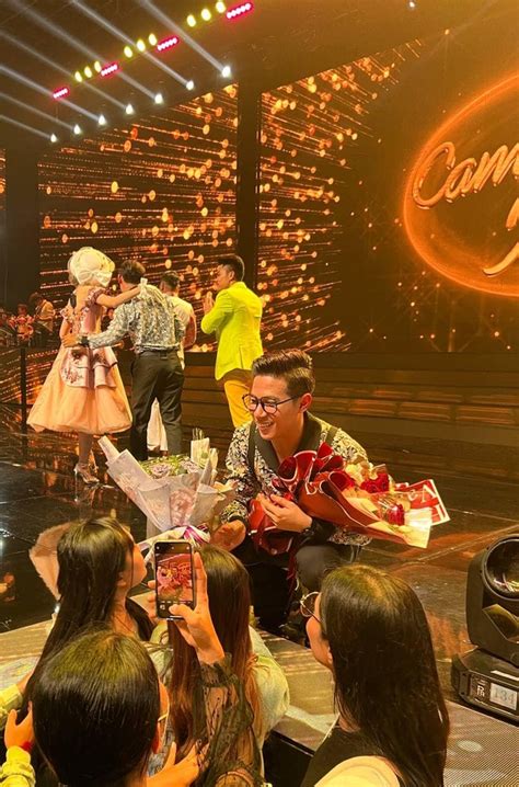 អ្នកណាថា បេក្ខជន ពន្លឺ គ្មានអ្នកចូលចិត្ត មើលហ្វេនៗ ទិញកាដូ ចង់លិចខ្លួន Khmerload Cambodia