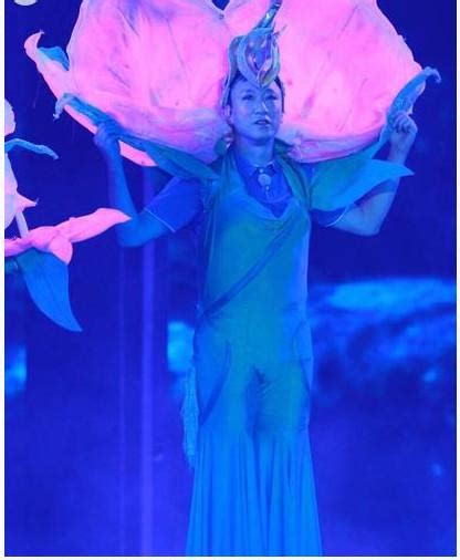 謝娜怒爆孫紅雷早年丑照，網友：最後一張妖氣太重太辣眼！ 每日頭條