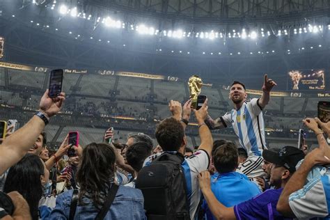Influencers Cantores E Jogadores De Futebol Veja Os Mais Bem Pagos No