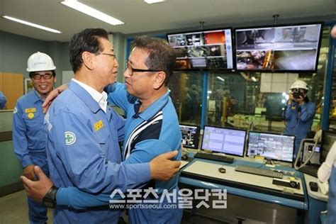 포스코 정준양 회장 무더위 일하는 직원 찾아 격려 비즈팩트 기사 The Fact