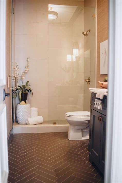 Chic Guest Bathroom Decor Ideas With Seagrass Wallpaper Classy Guest
