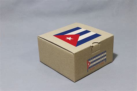 바코드와 국가 플래그의 색상 넣어 제품에 대한 종이 포장갈색 상자에 쿠바 플래그 쿠바에 대한 스톡 사진 및 기타 이미지 쿠바 화물 운송 0명 Istock
