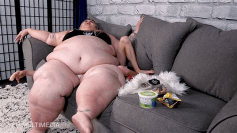 Frank Funsize And Ivy Davenport Snacking And Squashing Ssbbw Bully Squashes Sits And Crushes