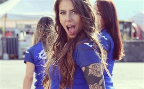Cruz Azul Sofia Schellemberg Sorprende A Los Cementeros Con Atrevidas