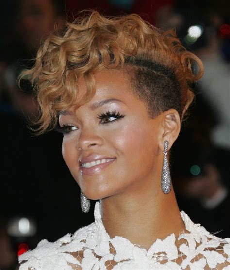46 Rihanna Hairstyles From 2006 To 2022 Purewow