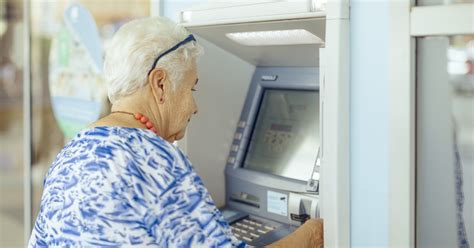 Пенсія в Україні — чому можуть платити менше