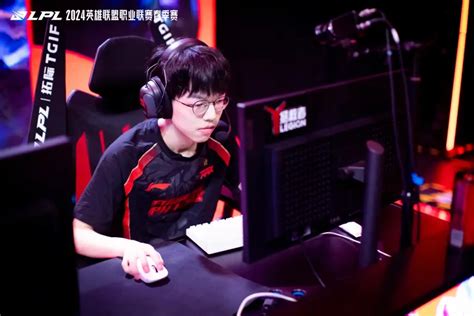 《英雄聯盟》lpl 賽區 Fpx 上路選手爆因吵架離隊：不想被威脅所以回家了