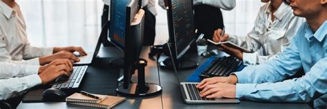 Premium Photo Programmer And Software Engineer Working In Tech