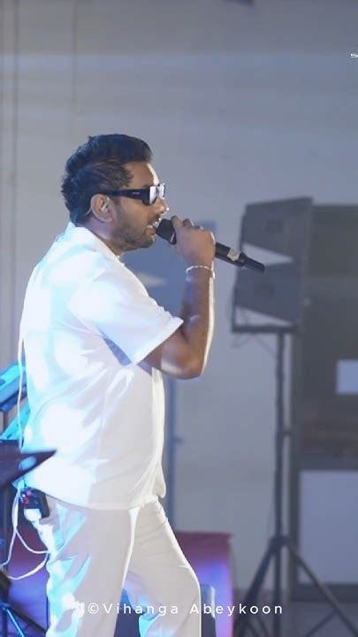 මල් පාවඩ දිග යනවාදෝ අද මා පෙම් කල කුමරී😔😔😔 Youtube